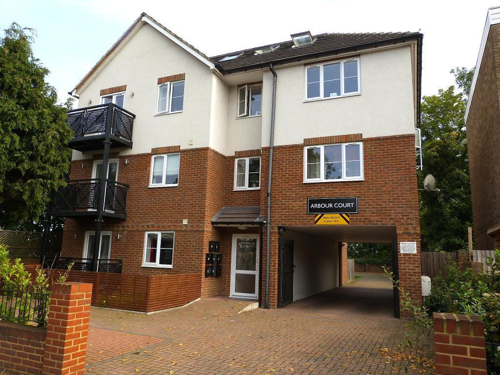 2 Bedroom First Floor Flat To Let In High Street Harlington Middlesex